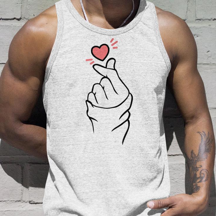 Signo De Mano De Corazón Coreano Dedos K-Pop Corazón Camiseta sin ...