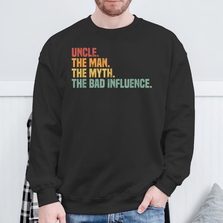 Gracioso Tío Loco El Hombre El Mito La Mala Influencia Camisa de ...