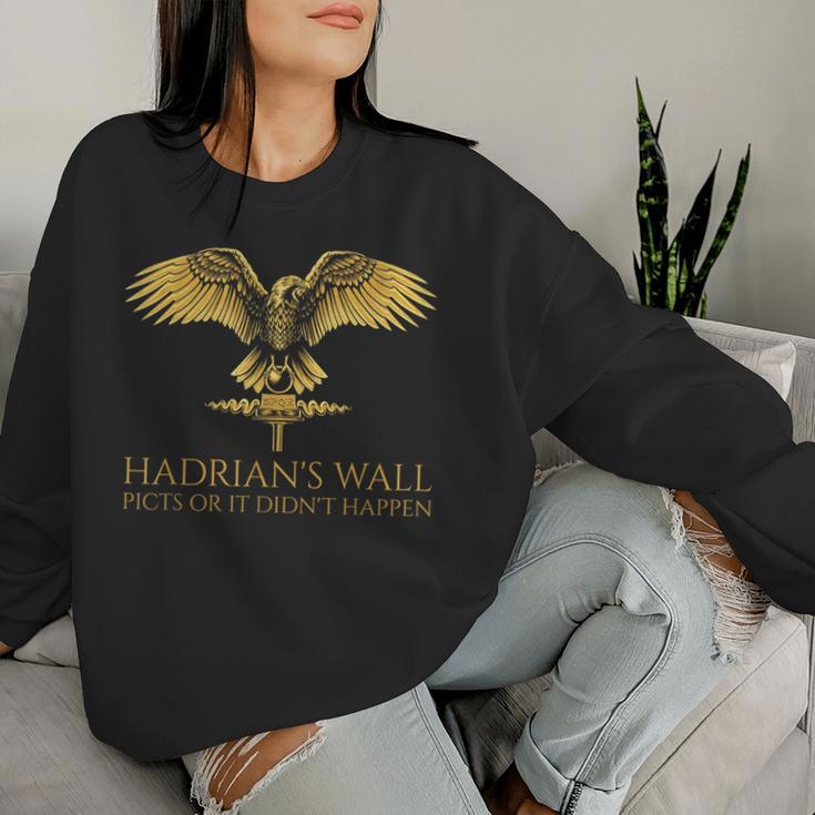 Ancient Roman History Hadrian's Wall Spqr Rome Meme Sweat-shirt pour ...