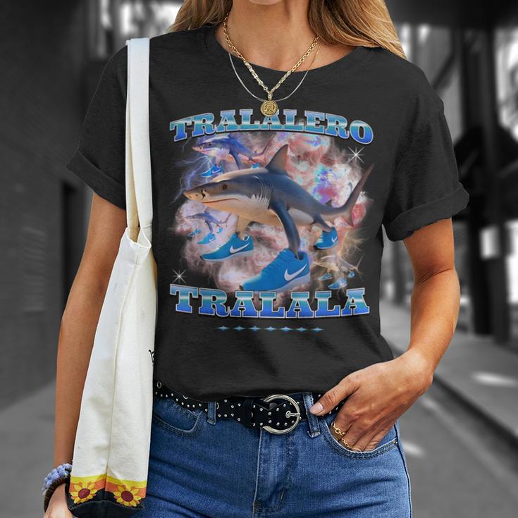 Tralalero Trala Italian Brainrot Meme Tiburón Con Tres Patas Camiseta ...